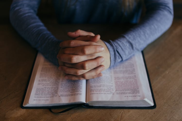 Top 25 Opening Prayers to Start Meetings & Bible Study Sessions