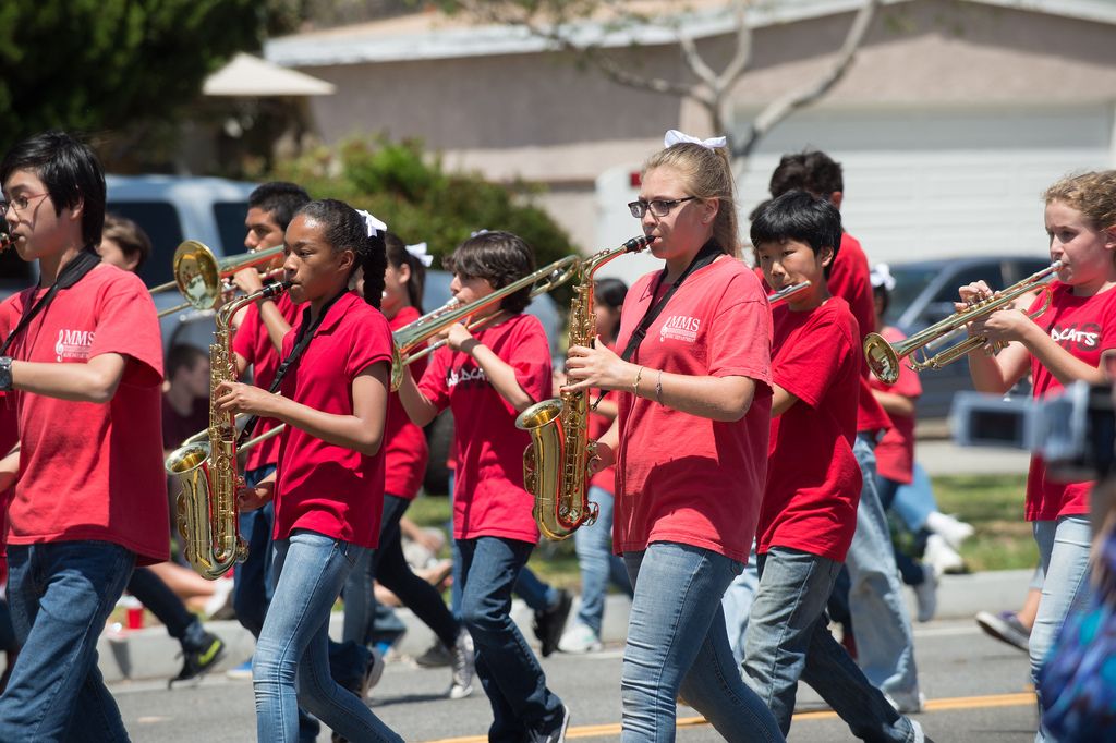 6 Ways to Attract Students to School Music Programs